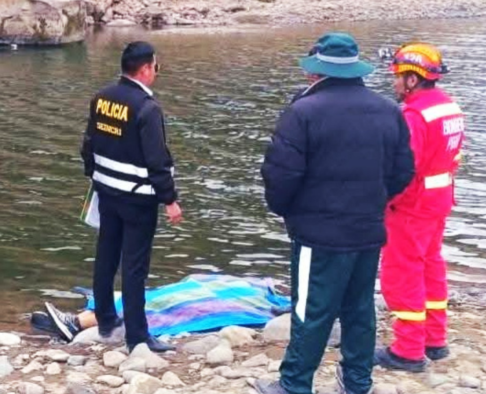 Escolar se convierte en héroe y muere ahogado por salvar a sus amigas ...
